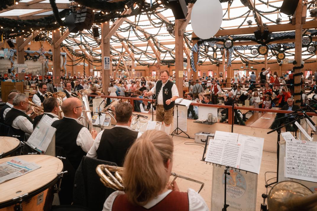 Oktoberfest tents: All large and small beer tents at a glance ...