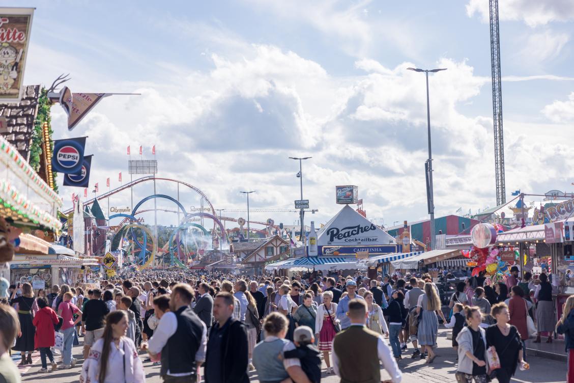 Alle Informationen über den Kettenflieger Bayern Tower - Oktoberfest.de