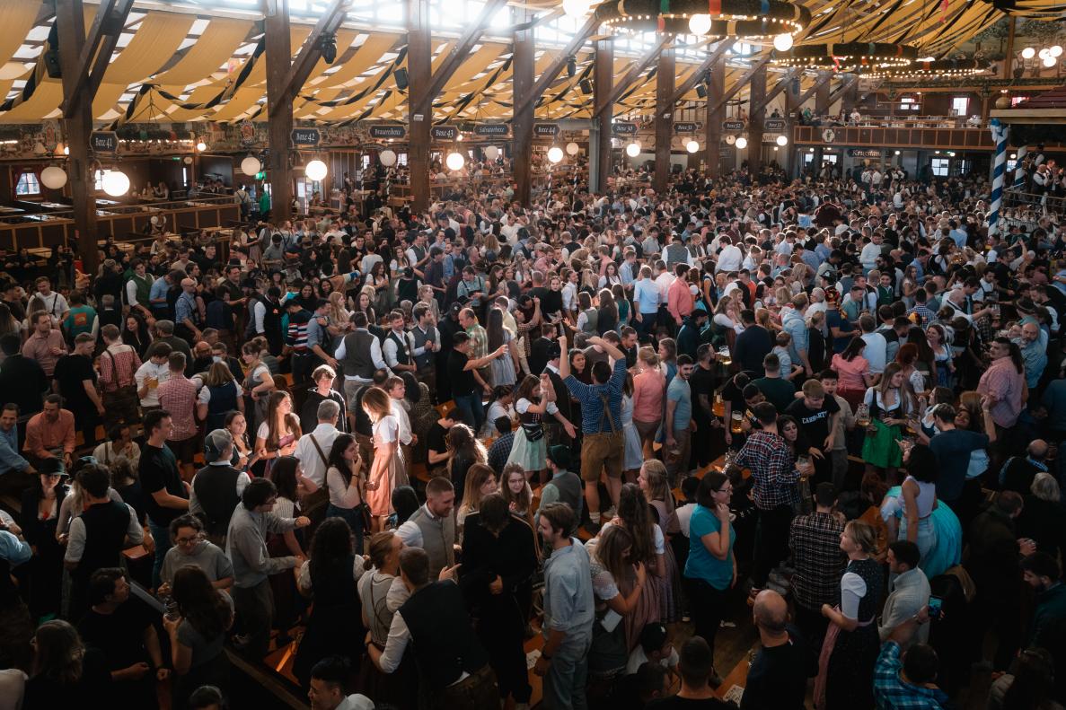 Oktoberfest tents: All large and small beer tents at a glance ...