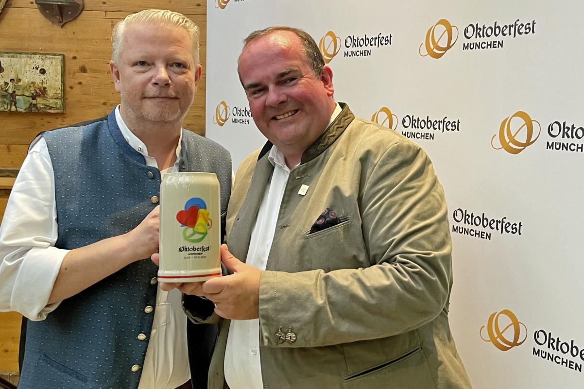 Oktoberfest stein presented - Oktoberfest.de
