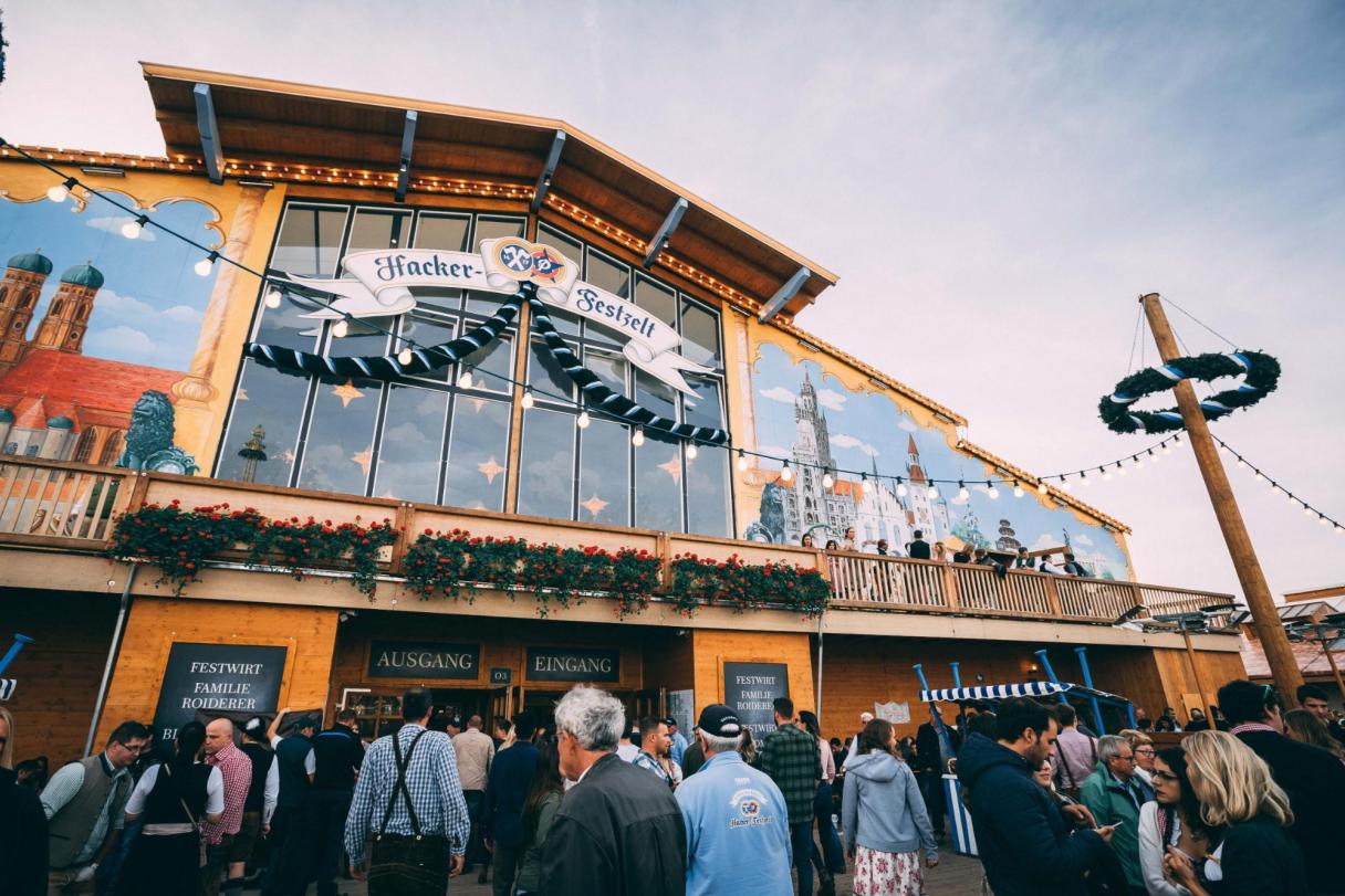 Hacker-Festzelt: Reservierung, Stimmung, Geschichte - Oktoberfest.de