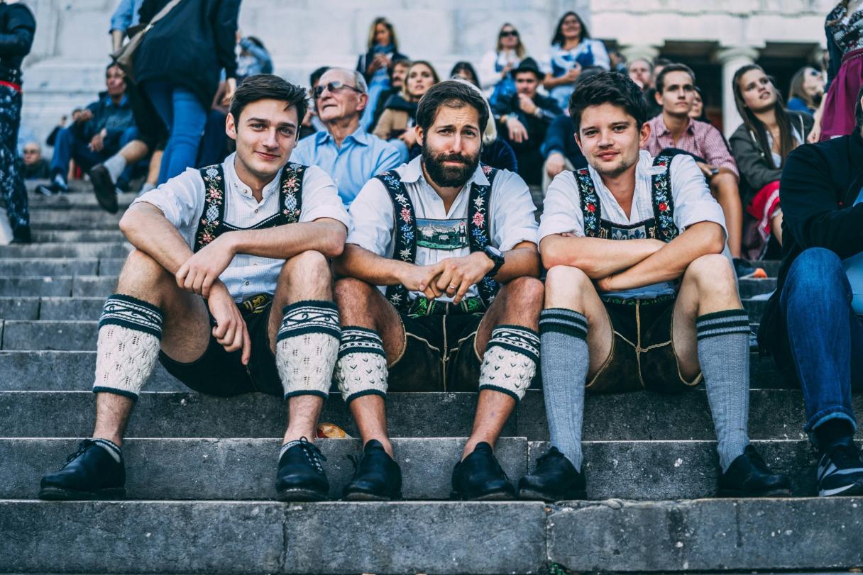 Loferl: How to wear them correctly - Oktoberfest.de