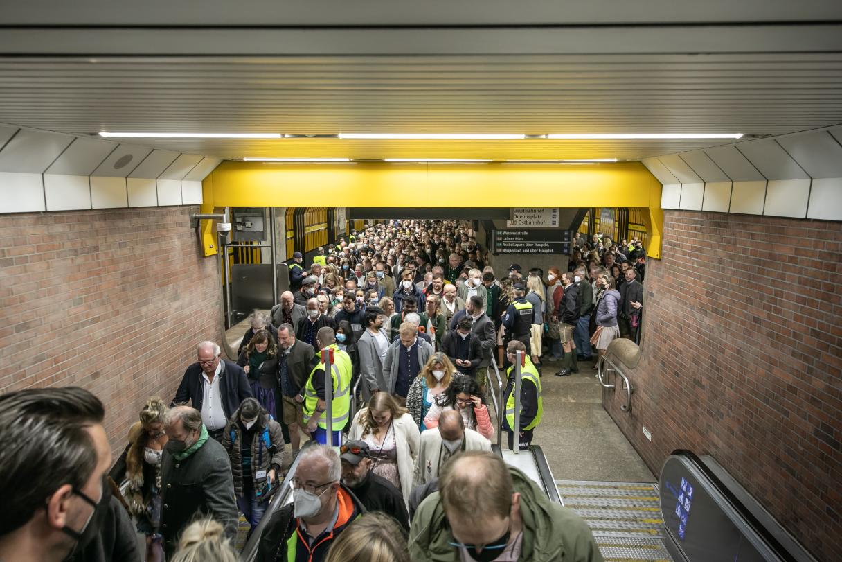 Oktoberfest webcam - The Oktoberfest 2024 live stream - Oktoberfest.de