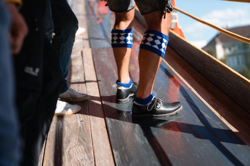 Loferl: How to wear them correctly - Oktoberfest.de